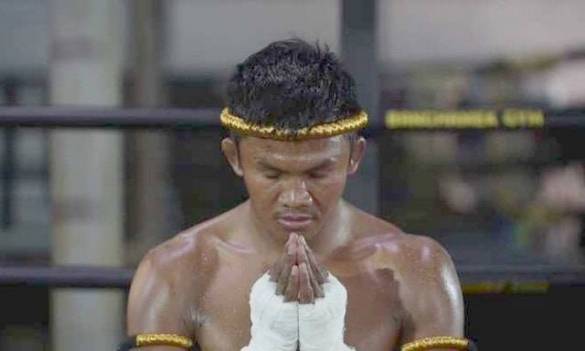 Wai Khru Ram Muay, la danse rituelle d'avant les combats de Muay Thaï