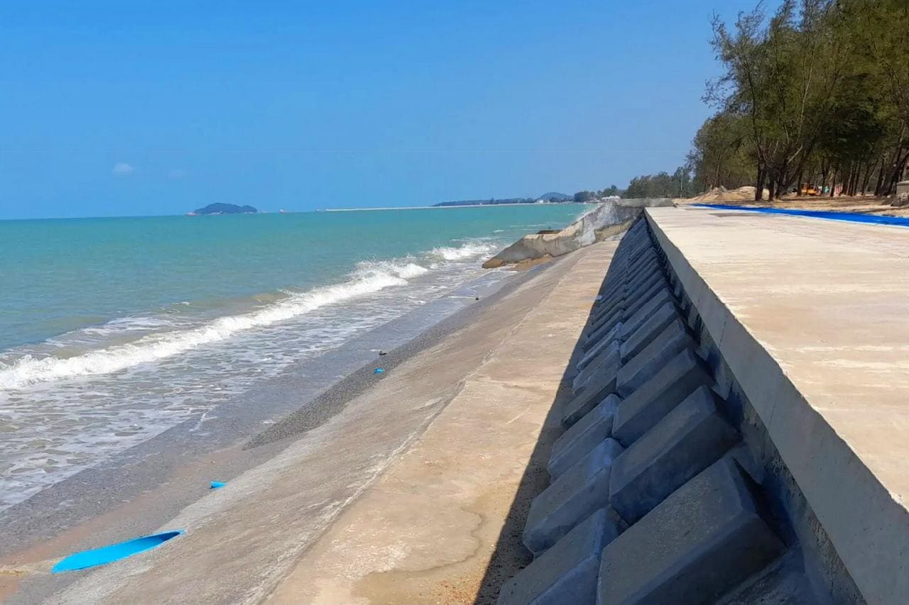 Les digues : bénédiction ou fléau pour les plages de Thaïlande