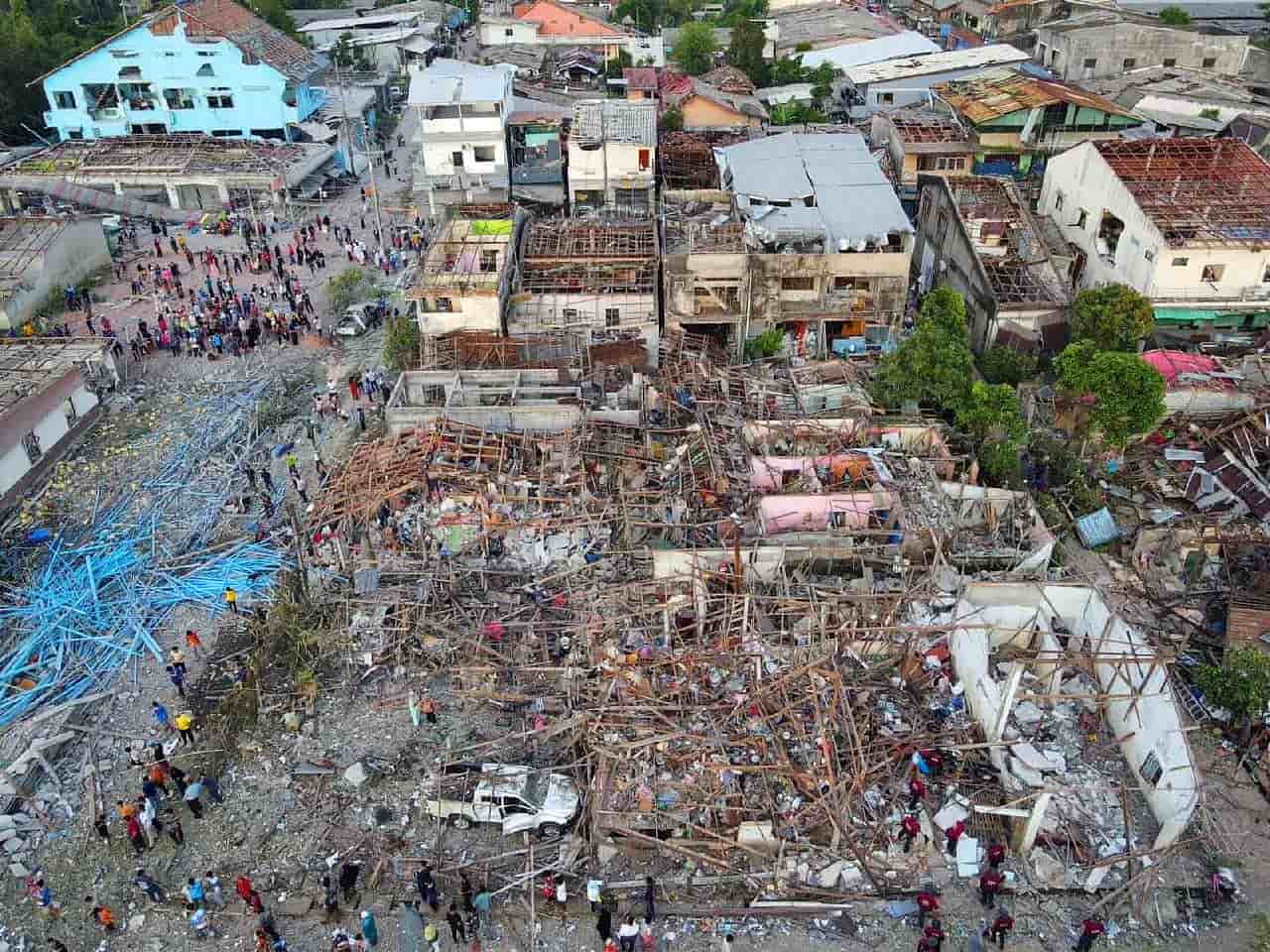 12 dead and 121 injured after the explosion of a fireworks warehouse in ...