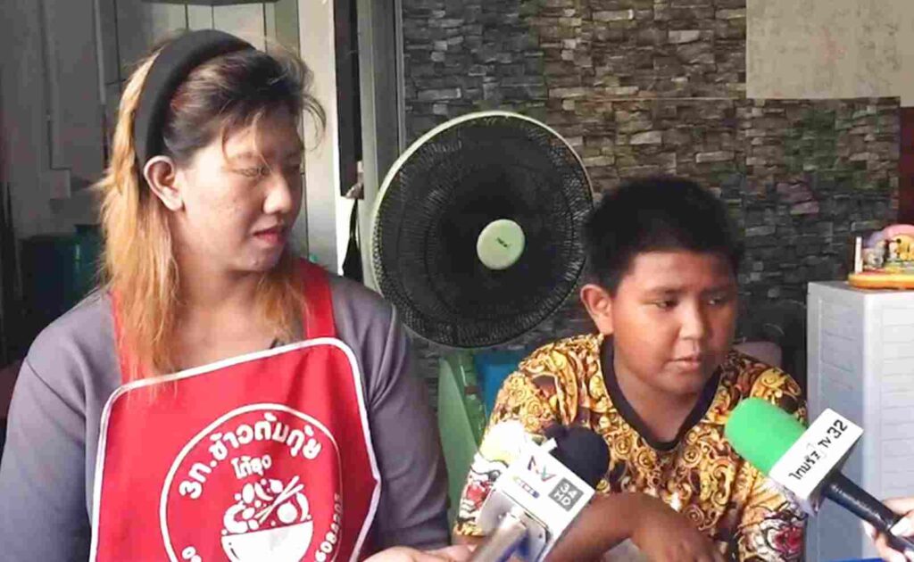 Thailand: a 12-year-old hero saves a teenager from the Chao Phraya River